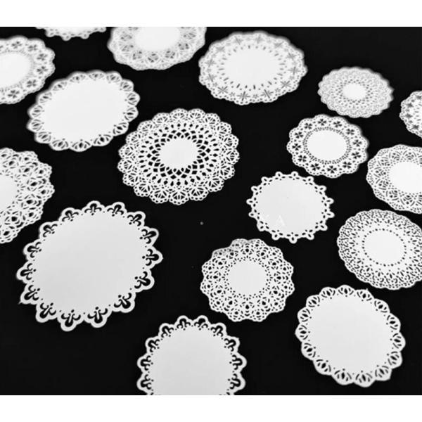 1/6・1/12スケール対応、ドールカフェやミニチュアスイーツシーンに最適なスイーツ柄ペーパー5枚セットです！ケーキ・クッキー・マカロンなどの可愛いスイーツがプリントされた紙トレーで、ドールの食卓を華やかに演出。BJD・OB11・ねんどろい...