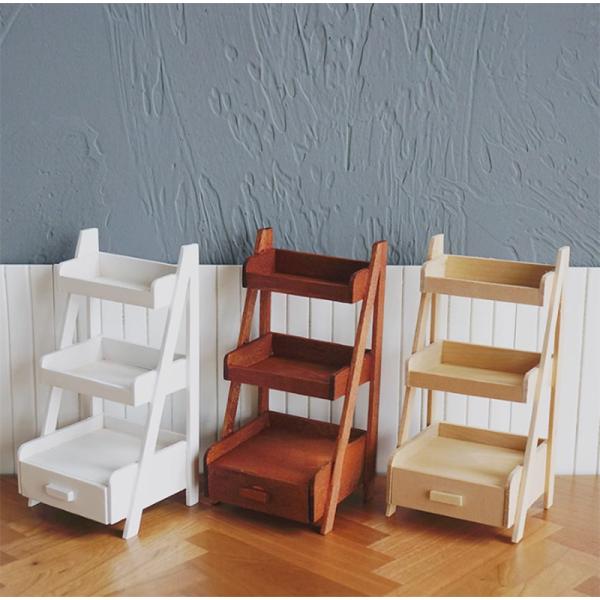 OB11やBJDのドールハウス用3段スタンドです。最下段に引き出しを備えており、収納性とディスプレイ性を両立した設計。引き出しは独立して取り出し可能なため、開けた状態で小物を見せたり、閉じてシンプルにまとめたりと、シーン演出の幅が広がるのも...