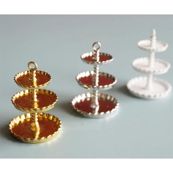 エレガントな雰囲気漂う、1/12スケールのミニチュア3段スイーツスタンドが登場！ドールハウスやBJD・OB11ドールのティータイム演出にぴったりなミニケーキスタンドです。細部までリアルに再現された3段トレイは、ミニチュアスイーツや焼き菓子の...