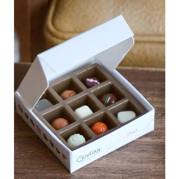 精巧に作られた1/12スケールのミニチュアチョコレートセットは、まるで本物のスイーツのような質感と彩色が魅力です。ドールハウスやミニチュア食玩コレクションにぴったりで、OB11やBJDドール、ミニチュアフィギュアとの相性も抜群◎おままごとや...