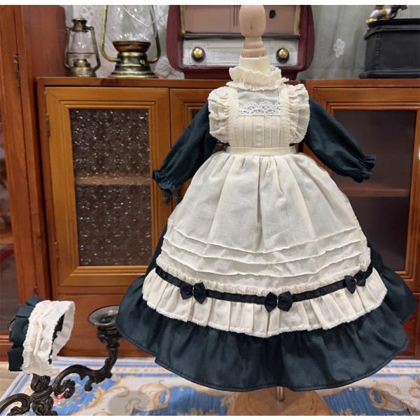 クラシカルな雰囲気漂う、BJDドール用のメイド風ロリータワンピースです。深みのあるブラックのドレスに、生成りがかったホワイトエプロンを重ね、どこか懐かしいヴィンテージ感と可憐さを両立。胸元には繊細なレースをあしらい、優雅で上品なシルエットに...