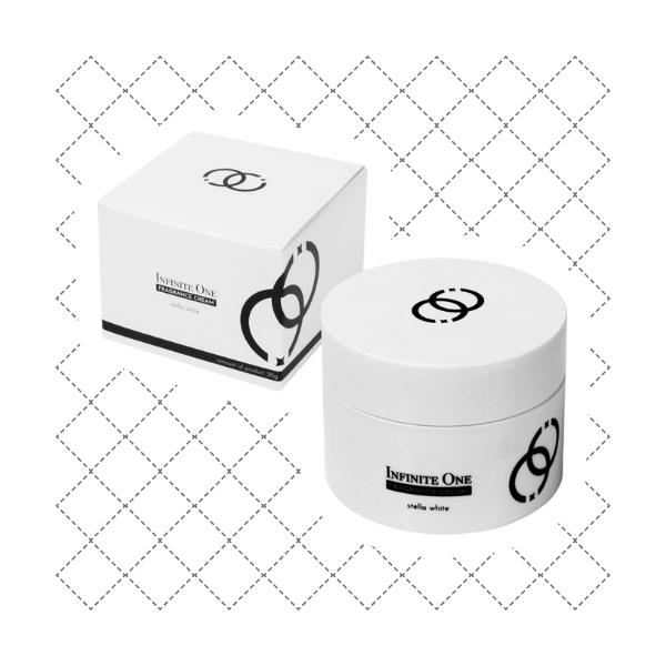 「強すぎない香り」を好む方におすすめの、練りタイプのフレグランス。練り香水ならではのクリーム状テクスチャーで、肌になじみやすく、香りが広がりすぎないのが特長。コンパクトサイズで持ち運びしやすく、手首や首元などにさっと塗るだけで、気軽に香りを...