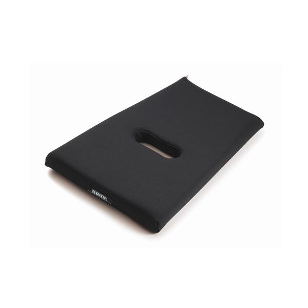 BRIDEシートに標準装備されている座部・腿部クッションの下に装着することで、座面を最大35mmアップさせることができます。厚さと硬さの異なる２枚のパッドを組み合わせた構造となっているため、お好みの高さに調整が可能です。・パッドA:25mm...