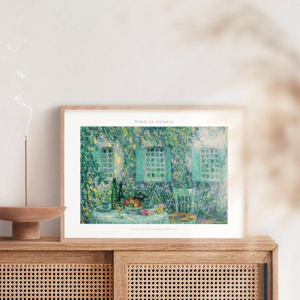 1917年に描かれた、アンリ・ル・シダネルの絵画「La Table. Soleil Dans Les Feuilles, Gerberoy（テーブル 陽の中の葉、ジェルブロワ）」をデザインしたアートポスターです。お部屋やオフィスを鮮やかに彩...