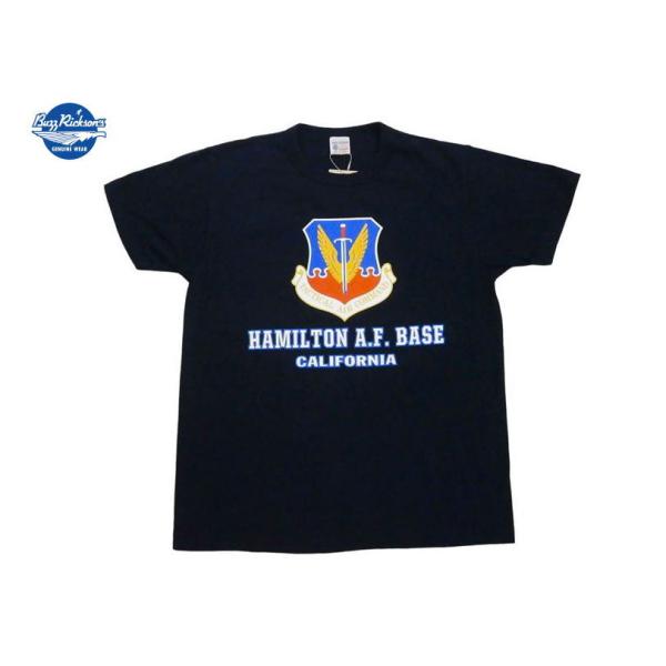 フライトジャケットだけでなく、チノパンやカットアイテムでも評判を得ている"BUZZ RICKSON'S"。ミリタリーアイテムを得意としているだけあり、しっかりとした縫製や生地の使い方が人気の秘訣です。その東洋エンタープライズ、「BUZZ R...