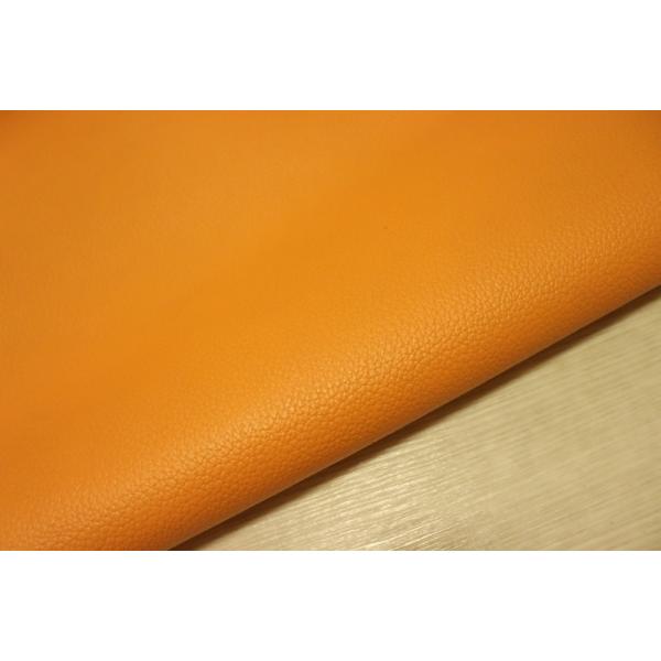 ■商品詳細傷や汚れに強く扱いやすい顔料仕上げ ざっくりとしたシボが型押しされたエンボス加工です加工：シボ型押しなめし：クロムなめし厚さ：1.0ミリmm革の種類：牛革手触り：ソフト状態：傷や加工ムラがあります形状：半裁一枚革