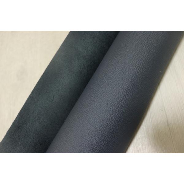 ■商品詳細イタリアを代表するラグジュアリーブランドより上質なクロムレザーを入荷いたしました！ 水などに強く扱いやすい顔料仕上げです加工：シボ型押しなめし：クロムなめし厚さ：1.3ミリmm革の種類：牛革手触り：ソフト状態：傷やシワがあります形...