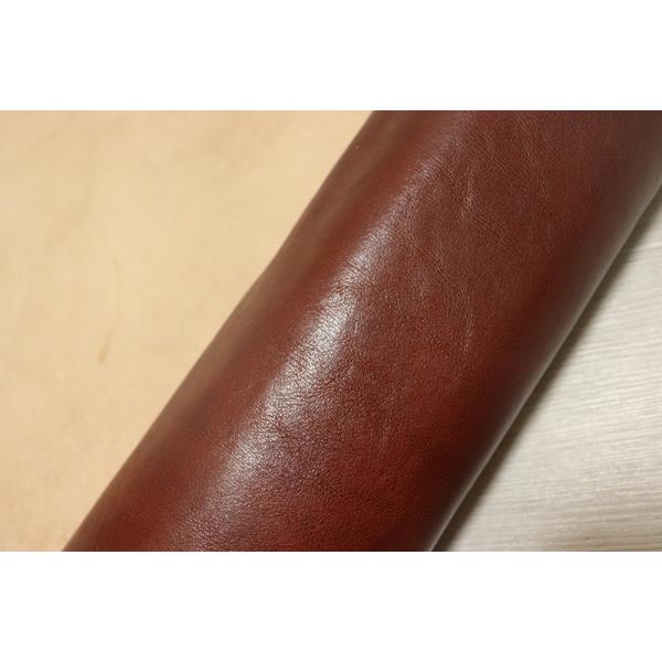 ■商品詳細★イタリアを代表するラグジュアリーブランドより上質なショルダーを入荷いたしました！  お使いいただくうちに色に深みが増しエイジングが味わえます  透明感のあるアニリン仕上げなので素材の風合いを活かした作品にオススメです加工：アニリ...