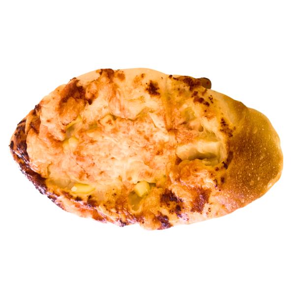 国産小麦で作ったもちもちの生地に北海道産ジャガイモと明太子とチーズをトッピングして焼き上げました。（大きさは長さ約20cm、幅10cm程です）