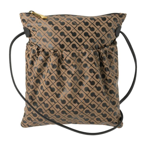 【発売日：2025年05月12日】1885年にイタリア・フィレンツェでガリバルド・ゲラルディーニによって創業された「GHERARDINI/ゲラルディーニ」は、イタリアらしい上品で洗練されたスタイルを特徴とし、エレガントで機能的なバッグが人気...