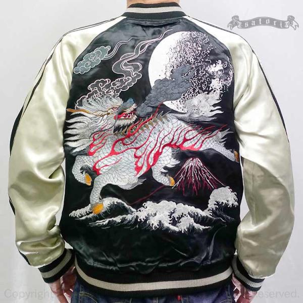 さとり　月と麒麟 スカジャン麒麟は中国神話に登場する伝説の生物。瑞獣、吉祥獣と呼ばれる動物の一つであり、よく治められた平和な世に現れるという。"Moon and Kirin"The Kirin(Qiliin) is a legendary ...