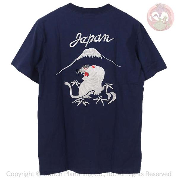 ジャパネスク 白竜と白虎 刺繍 半袖 Tシャツ一見すると単色シルエットのようだが、よく見れば刺繍糸の振り幅方向や密度で濃淡を作り、トラの模様を描いていると分かる。White dragon and white tigerAt first gl...