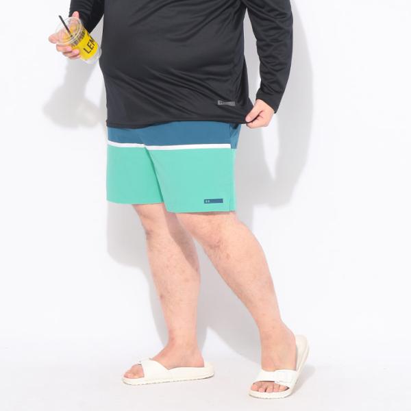 スイムショーツ【LOOSE（ルーズ）】ゆったりと着用するタイプ。長時間におよぶトレーニングや移動時など、幅広いシーンに対応するリラックスモデル。スタイリッシュな切り替えデザインが目を引く、UNDER ARMOURのスイムショーツです。ゆった...