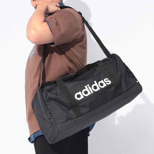 ダッフルバッグadidasのアイコニックなロゴが目を引く「リニア・ダッフル」から、抜群の収納力を誇るミディアムサイズが登場。スポーツジムから数泊の旅行、遠征まで幅広くカバーするメンズ待望の大きいサイズ感です。耐久性に優れたタフな素材に加え、...