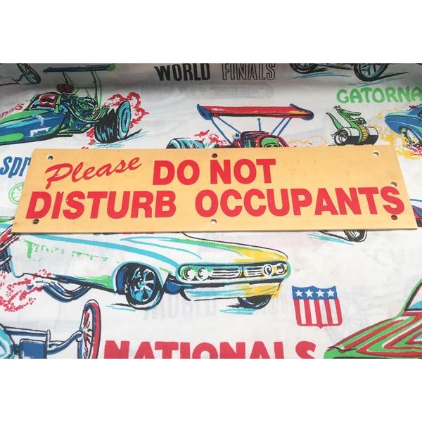 アンティークアメリカ買付け品両面 サインプレート Please DO NOT DISTURB OCCUPANTS日焼け、キズ、シールの剥がれた跡あります。横約45cm・縦約12cm・厚み3mmプラスチック製新品ではありませんのでアメリカアン...