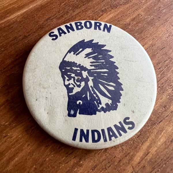Vintage SANBORN INDIANS PINBACK 缶バッジ古い物のため、小傷、へこみ、汚れ、サビ等がある物もあります。バックピンが歪んでいる物もあります。画像で確認してください。サイズ：直径約5.8cmアメリカアンティーク雑貨...