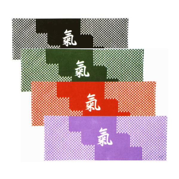 ウロコの三角紋は古来、聖なる三角形として魔除けの役目を持ち、その連続柄は神秘な力「氣」を意味するものとして世界各国で用いられています。サイズ：約97ｃｍ×約36ｃｍカラー：黒・グリーン・赤・紫