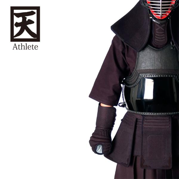 商品詳細商品名 天Athlete 防具4点セットサイズ S/M/L/XL材質 面金：HVハイブリッド胴台：強化樹脂黒手の内：人工皮革ミクロパンチ木綿生地、フェルト、織刺生地、人工皮革etc仕様 6mmミシン刺織刺仕立顎、ヘリ紺鹿革仕立付属品...