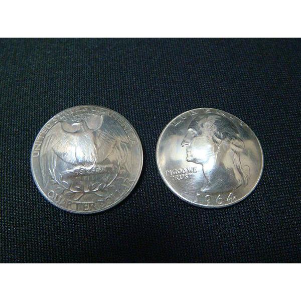 １個の価格直径約２．２ｃｍシルバーが９０％含まれてますゴローズ等で人気の商品ネジはブラス（真鍮）３ｍｍ位のレザーにちょうど良いです。丸カンは銅です。ゴローズも銅の丸カンでしたので当方も合わせてみました（約６．６ｍｍ）ネジについては長い物に変...