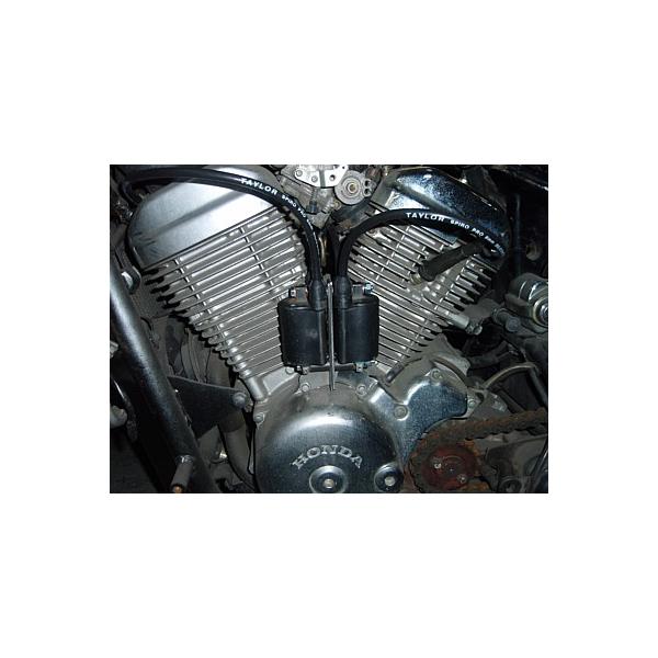 HONDASTEEDCoil Transference取付けブラケット、ボルト付きホンダ　STEED用イグニッションコイル移設キット新品です。イグニッションコイルをハーレーの様にエンジンとエンジンの間に移設するキットです。かなりイメージが変...