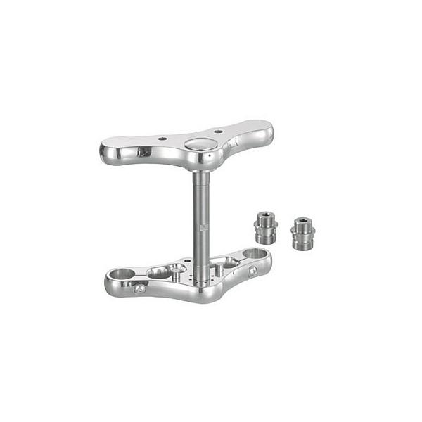 KUSTOM TECHMIDDLE GLIDE TRIPLE TREEφ39 RAKE 0°BLACKカスタムテックミドルグライドトリプルツリーφ39 レイク0°ブラック※画像はポリッシュです。※在庫は豊富に取り揃えておりますが万が一在庫が...