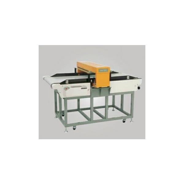 《仕様》●探知方式：電磁誘導方式●探知能力（検針）：AA感度…鋼球φ1.0（工業用ミシン針の糸穴先に相当） B感度…鋼球φ2.5（鉄製標準マチ針φ0.6×L33mmに相当） その他切替により…鋼球φ0.8、φ1.2●有効探知幅：600mm●...