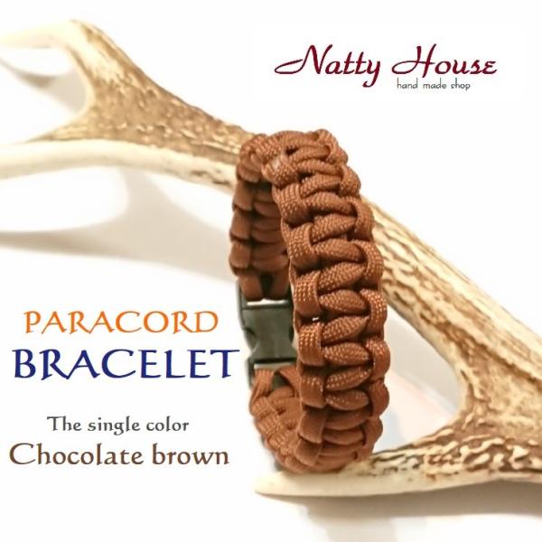 ◆ パラシュートコード、通称パラコードを匠に編上げた定番のブレスレットです。◆ 定番色の全16色です。◆ パラコードは、ナイロン素材の1本で耐荷重200kgと言われる大変丈夫なコードです。◆ Ｍサイズ（一般女性サイズ）内径約17〜18CM ...