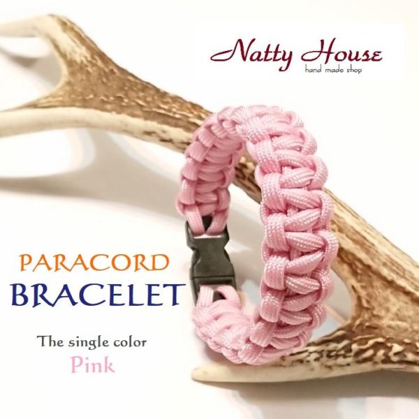 ◆ パラシュートコード、通称パラコードを匠に編上げた定番のブレスレットです。◆ 定番色の全16色です。◆ パラコードは、ナイロン素材の1本で耐荷重200kgと言われる大変丈夫なコードです。◆ Ｍサイズ（一般女性サイズ）内径約17〜18CM ...