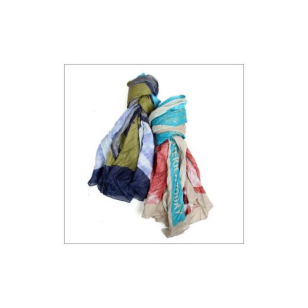 珍しい柄や色味に惹かれるあなたにオススメのストール。スター柄などをさりげなく落とし込んだアーティスティックなデザイン♪爽やかな付け心地で夏でもストレスなく着用して頂けます。【主な仕様】・アートな柄染めデザイン・シワ加工・シャリ感のある爽やか...