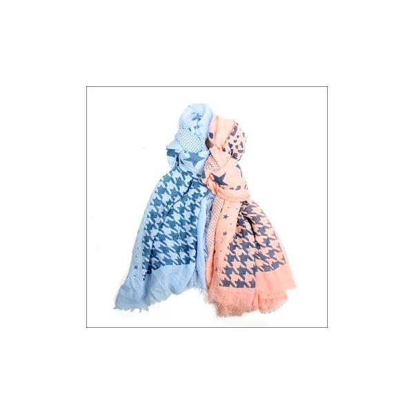 お洒落な柄がランダムに配置されたストール。柔らかい肌さわりでストレスなく着用して頂けます。シックなスタイリングのアクセントにどうぞ♪【主な仕様】・大判ストール・スター柄、ドット柄、ヒョウ柄などがランダムにMIXされたデザイン・薄手で柔らかい...