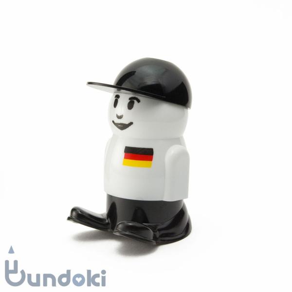 ドイツMobius+Ruppert社のサッカー選手をモチーフにした鉛筆削りです。 帽子を外して削りカスを捨てることができます。