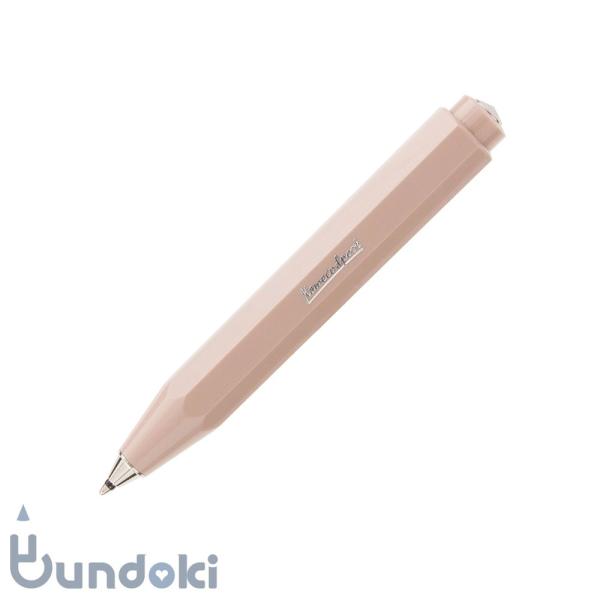 ドイツ ニュルンベルクに本社を置くメーカーGutberlet GmbHによって復刻されたKAWECOのスポーツシリーズに新たに加わったスカイラインシリーズ。 クラシックスポーツのゴールドパーツに対して、ペン先、インプリント、キャップのロゴが...