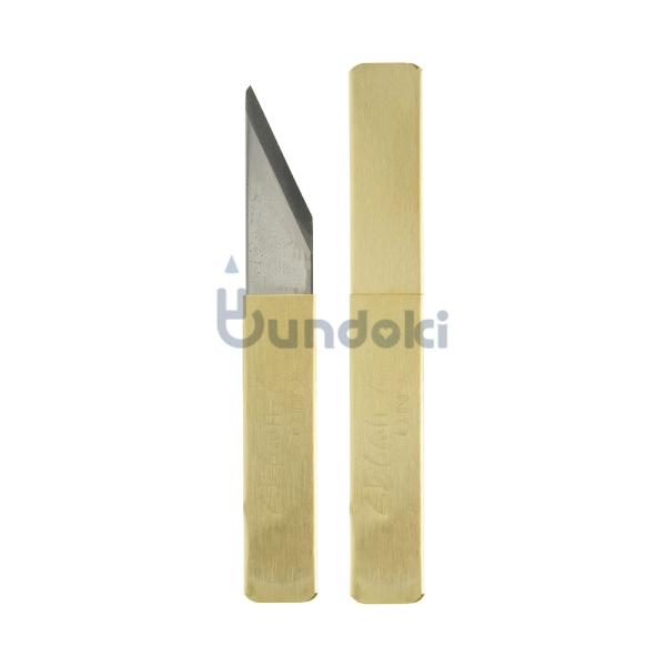 非常に薄く（2mm）、カバー付きのため、ペンケースに入れてもかさばらないナイフ。 鉛筆削りや工場などでの軽作業に最適です。 ミッキーナイフよりもしっかりとして肥後守よりもリーズナブル。 鞘と柄が真鍮製で使い込むほどに味わいが出ます。 刃物の...