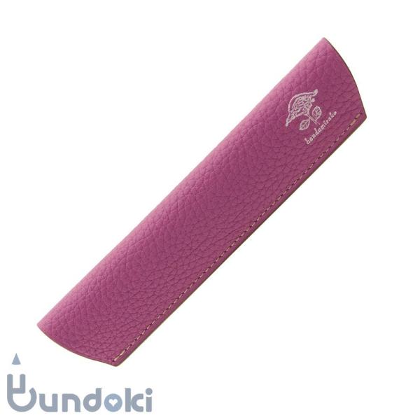 大切なボールペンや万年筆をバッグやポケットに入れて持ち運ぶ時に傷を付けず優しく持ち運ぶ事が出来る筒状のペンシースです。 内部にはクリップを差し込んで固定するための小さなポケットがあり、それぞれの差し込み口でポケットの深さが異なっているので、...