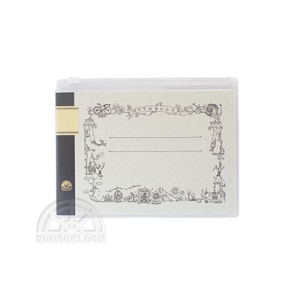 カンガルー・ジップ・カバーは、マットな手触りで非粘着性のビニールカバーで、片面にはジッパー開閉式の収納袋が付いています。 筆記具やチケット、カットした大事なメモ、カレンダー等を収納することが出来ます。