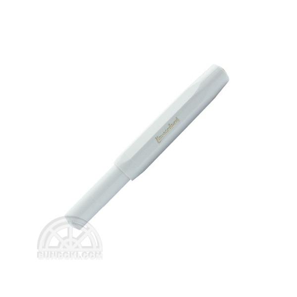 ドイツ ニュルンベルクに本社を置くメーカーGutberlet GmbHによって復刻されたKAWECOのコンパクトサイズの万年筆です。