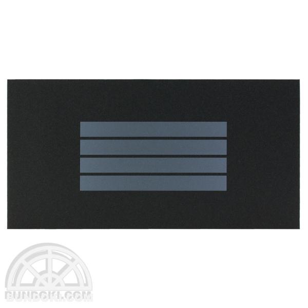 「NOTEPAD｜活版印刷一筆箋」専用の封筒です。 宛名面に白印刷し、印刷部分を4段に分けることで、宛名を書きやすいようにしました。