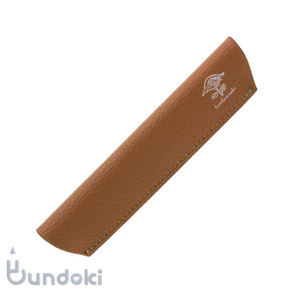 大切なボールペンや万年筆をバッグやポケットに入れて持ち運ぶ時に傷を付けず優しく持ち運ぶ事が出来る筒状のペンシースです。  大きなペンケースに沢山のペンを入れる時にも、このペンシースに入れてからペンケースに入れれば、持ち運べば傷が入りません。...