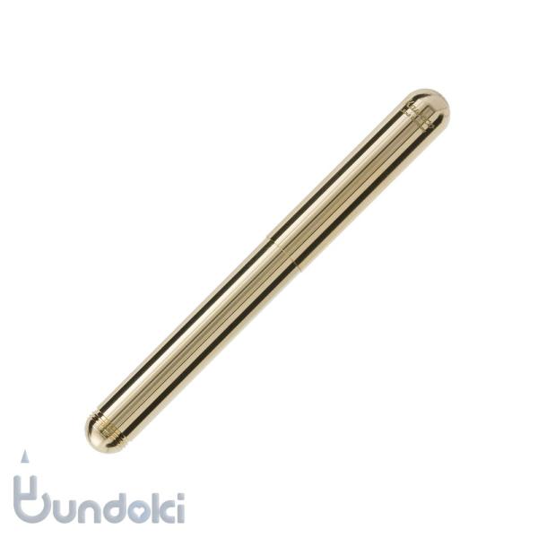 リリプットの経年変化とともに愛着を持って使いたくなるブラスシリーズ（真鍮）の材質が鉛を使用しない真鍮の輝きが綺麗なモデルになって登場です。非常にコンパクトな万年筆は小さなバッグに入れて持ち歩いたり、ポケットに放り込んでおくのにも便利です。 ...