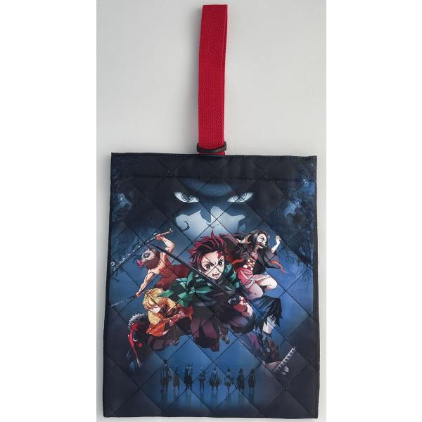 鬼滅の刃 ５キャラクター柄のシューズバッグです。・竈門 炭治郎、竈門 禰豆子、我妻 善逸、嘴平 伊之助、冨岡 義勇体育館履き・上履き入れに最適！キルティング生地大きさ：高さ約27.5cm×幅約20cm