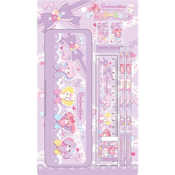 ☆新学期を楽しくむかえよう☆プレゼントにお奨めのアイテムが復活！プラペンケースに文具がセットされた商品です。■セット内容：ペンケース×1/定規×1本/鉛筆2B芯×2本/消しゴム×1個/シート×1枚■パッケージサイズ：W150×H260×D32mm