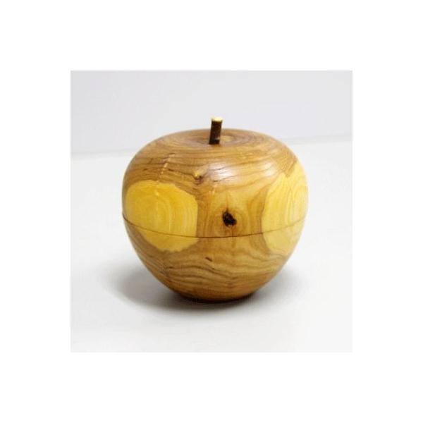 フィンクバイナー　finkbeiner果物の木で作られたリンゴ型のボックス小物入れやペーパーウェイト、ゼムクリップ入れとしてお部屋のインテリアに最適です。オイル仕上げの自然木を使っているため1個づつ木目が違います。また、割れを防ぐため、一旦...