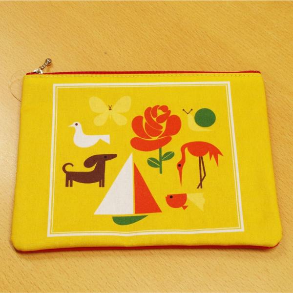 サクラクレパスのアイテムがそのままステーショナリーになりました!ロングセラーのサクラクレパスのデザインは、子供のころからみんなが大好きなデザインです。そんなサクラクレパスの人気のデザインを使用したたっぷり入るポーチが登場♪筆記具だけでなく、...