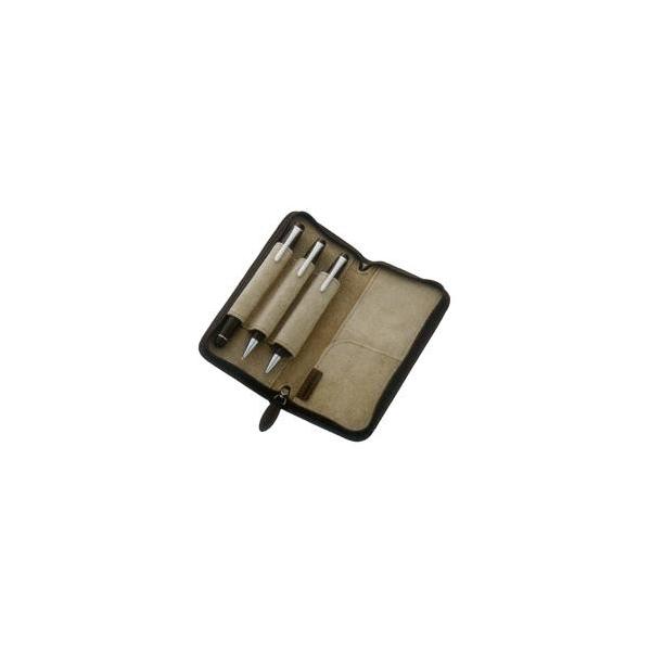 ペンサンブル　ファスナーペンケース　ダークブラウン上質なキップレザーとビッグスウェード仕上げ素材と質感にこだわり、さらさらとした手触りがより高級感を感じさせるビジネスアイテム。質な革の風合いと柔らかさが、持つ人になんとも言えない心地よさを伝...