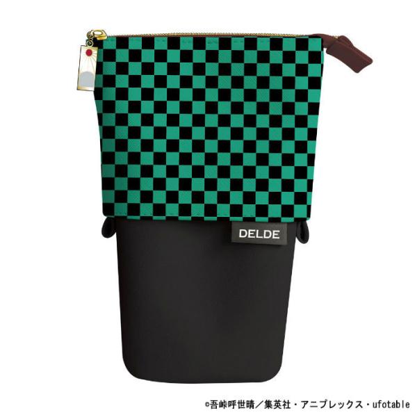 爆発的な人気で現在話題沸騰中! 『鬼滅の刃』!!単行本の累計発行部数が1億部を突破、社会現象を巻き起こす『鬼滅の刃』のステーショナリー！主人公『竈門炭治郎』 をはじめ、人気キャラ達のデザインがされたスライド型ペンポーチ。スライドさせるると、...