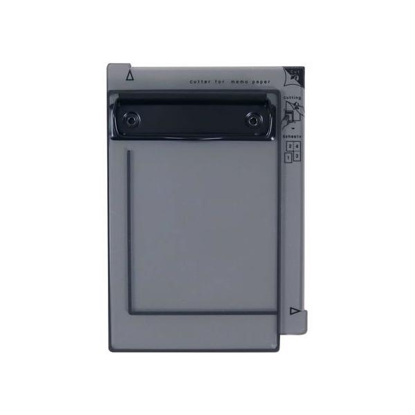 【商品説明】ハサミ・カッター・折り目も不要でＡ４用紙を４分割（Ａ６サイズ）にカットできます。　本体を紙の上でスライドするだけでカット位置が合う目印・ガイド付き。　カットした紙を付属のクリップに挟んでメモパッドとして使えます。【仕様】●カラー...