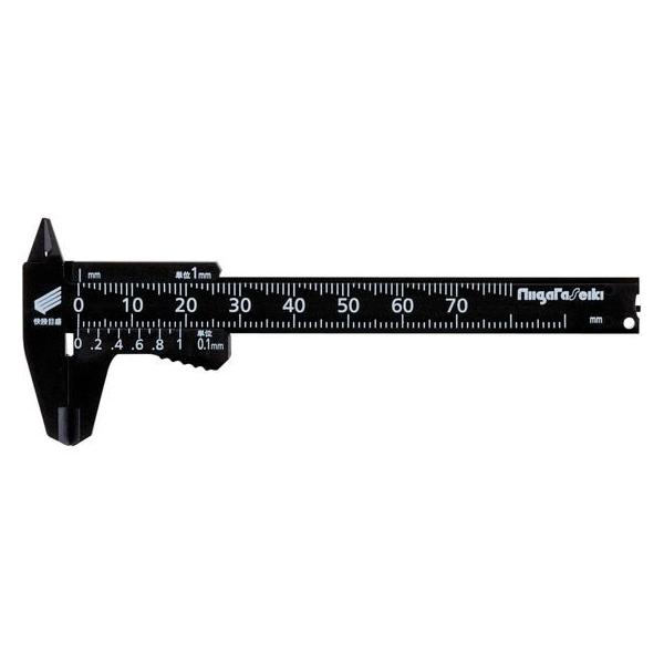 【商品説明】●プラスチック製だから気軽に使えます。●本尺は１ｍｍ単位の目盛が見やすい階段状目盛です。●細かい数値が不要な時に便利な１ｍｍ読みバ−ニヤ付です。●用途に合わせて目盛をカスタマイズできる白無地シ−ル付です。●収納、携帯に便利な、マ...