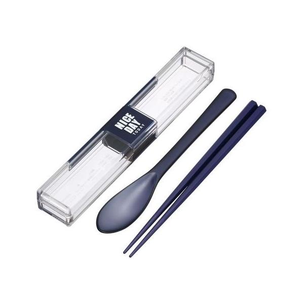 【商品説明】●スプーン・箸と、２つが一緒に入るケースが付いたコンビセットです。　●衝撃に強い樹脂を使用したケースなので、落としても割れにくくなっています。（メーカー比　２０倍以上）　●透明でスッキリ・清潔なデザインです。　●箸は持ちやすい六...