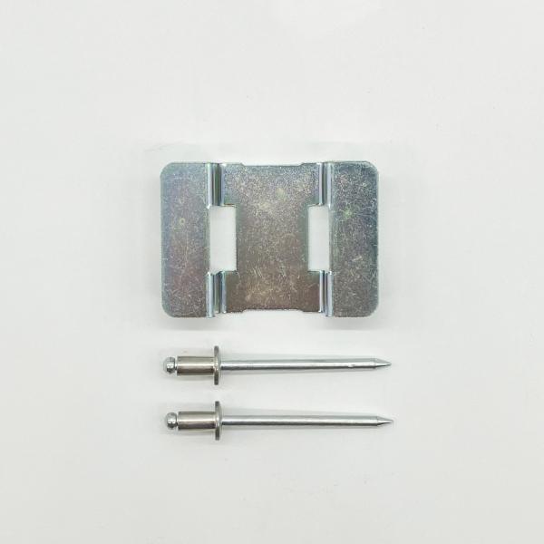 ハイロックディンプル錠スライドバーの固定金具です。ハンドリベット付き(金具1個に対してリベット2本)となります。