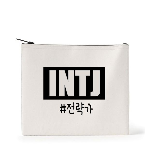 キャンバスフラットポーチです。サイズ約W230xH170mmとなっております。※撮影写真は照明の関係で色に多少の誤差がある場合がございます。